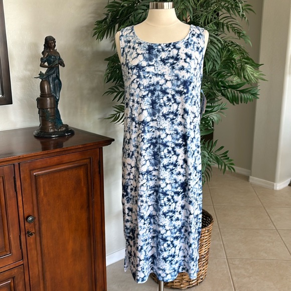 Muk Luks | Dresses | Muk Luks Sleeveless Cloud Knit Scoop Neck Midi ...